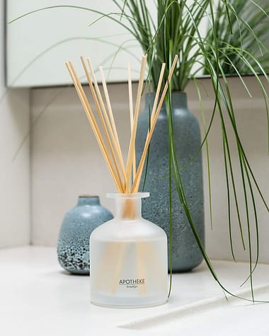 Unlocking the Magic: How to Use a Reed Diffuser for Aromatherapy and Style | Realicozy